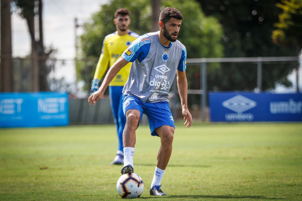 Jadson mira novas chances no Cruzeiro e indica posição no meio onde ...