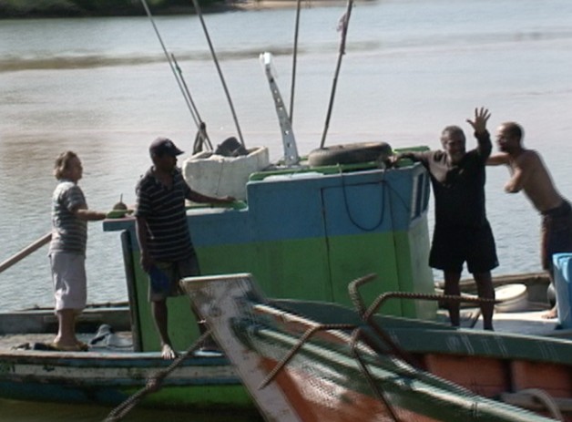 Após resgate no mar, pescadores chegam em terra firme no ES – Portal ...