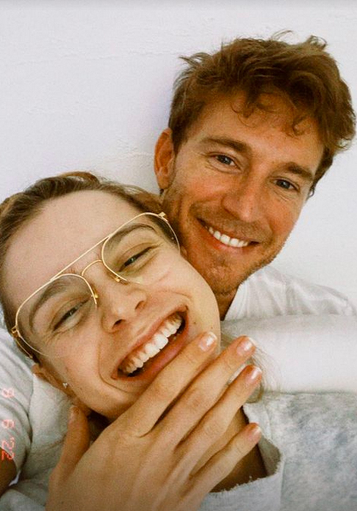 Uma semana após o nascimento dos gêmeos, Isa Scherer e Rodrigo Calazans ...