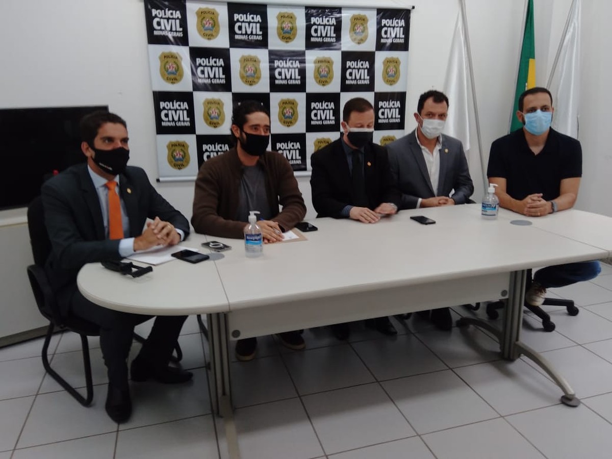Documentos da BHTrans que estavam em caixas são entregues pela polícia ...