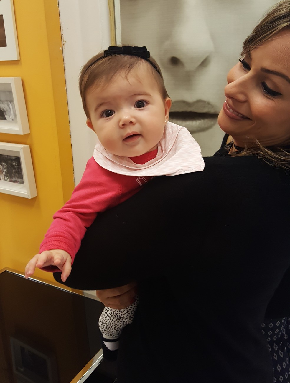 Duda Little mostra fotos da primeira viagem com a filha, Ana Laura ...