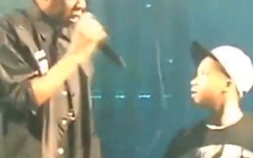 Durante show, Jay Z realiza sonho e chama fã de 12 anos ao palco - Quem ...
