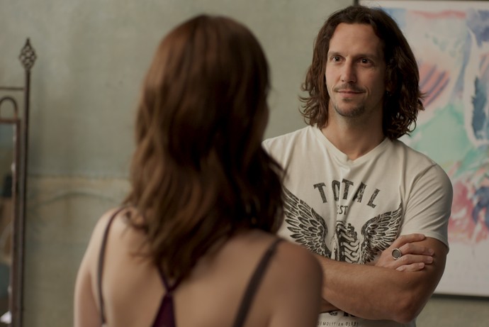 Júlia resolve abrir o jogo e contar a verdade para Gui Santiago ...