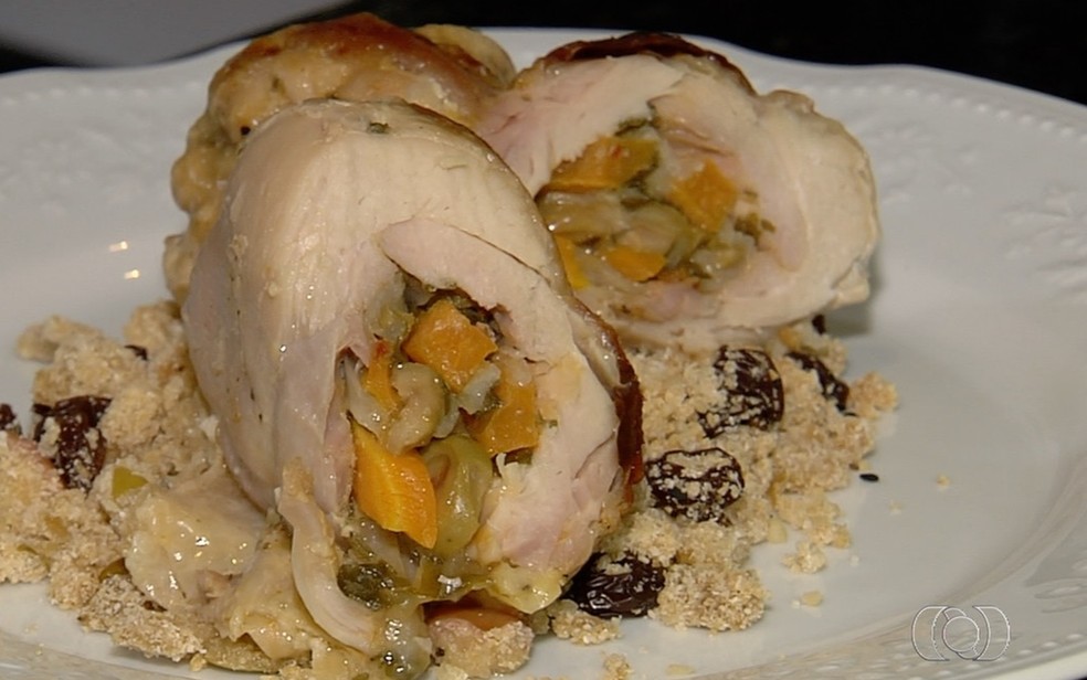 Chef de cozinha ensina como preparar a receita de frango recheado ...