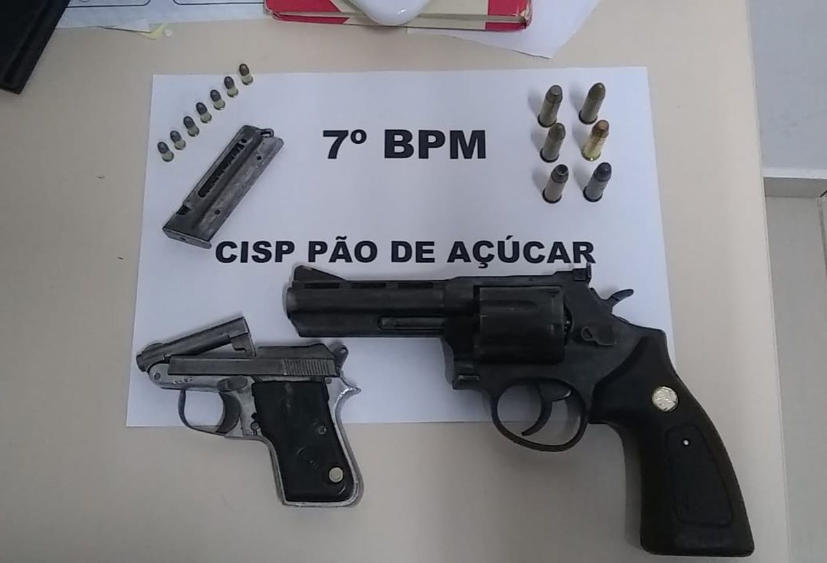 Homem Armado é Preso Em Posto De Gasolina Depois De Causar Tumulto Em