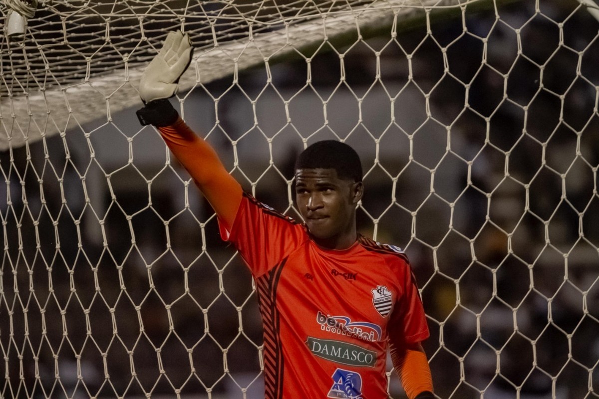 Goleiro do Comercial na Copinha sobe para equipe profissional ...