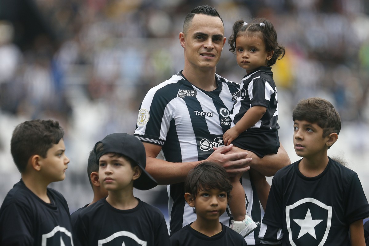 Santa Cruz anuncia contratação de Victor Rangel, do Botafogo | futebol | ge