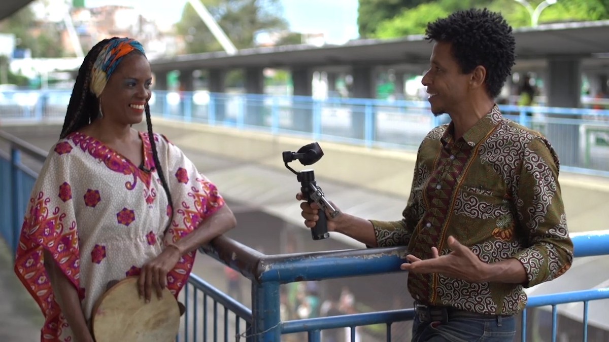 Sábado, 6: artistas de buzu levam arte para as viagens dos passageiros ...