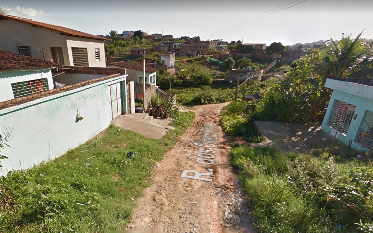 Mulher é Presa Por Matar Padrasto Com Golpes De Enxada Durante
