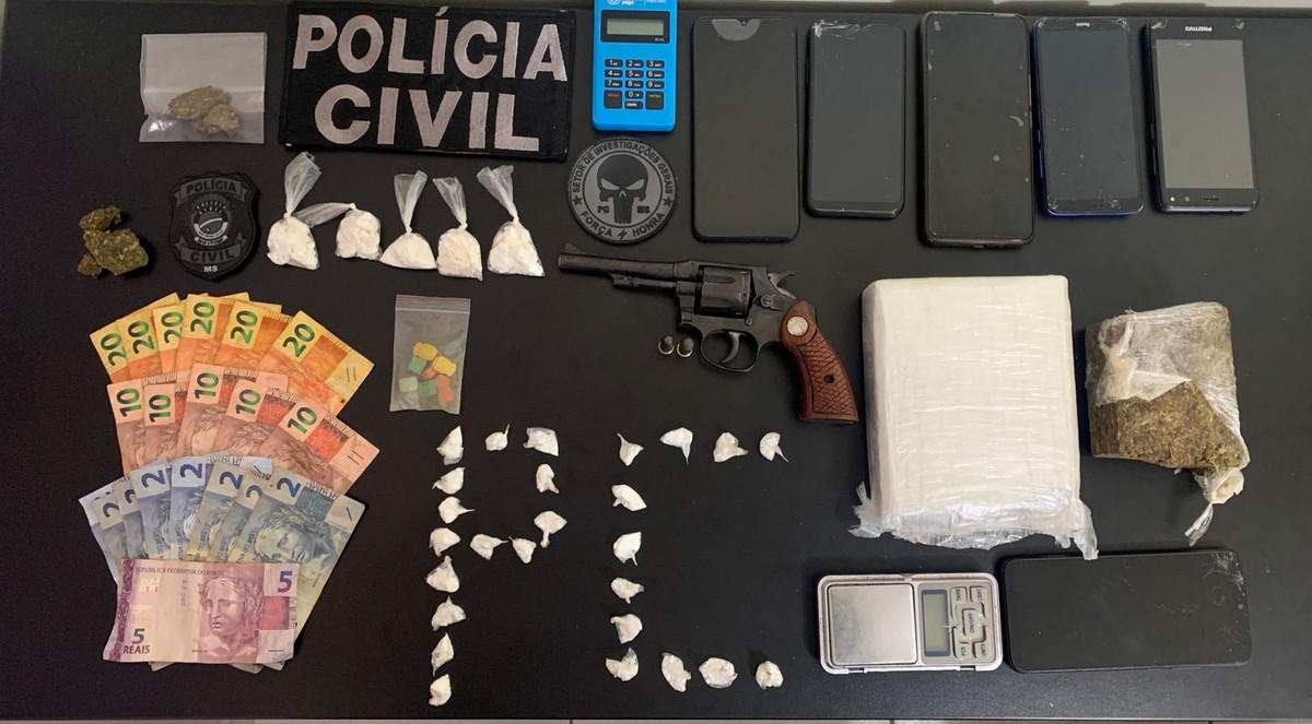 Polícia Civil Prende Quatro Pessoas Em Flagrante Com Drogas E Armas