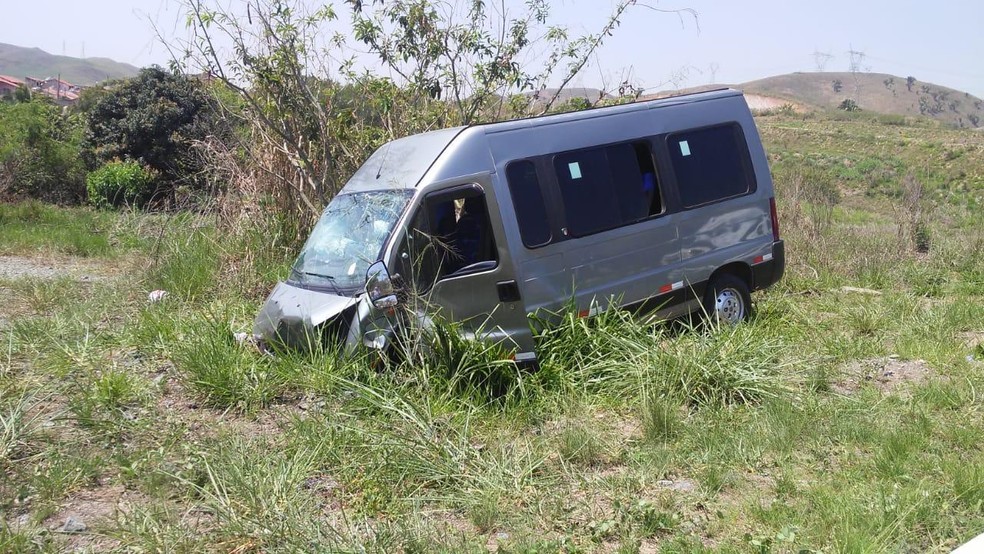 Acidente envolvendo van escolar deixa crianças e motorista feridos em ...