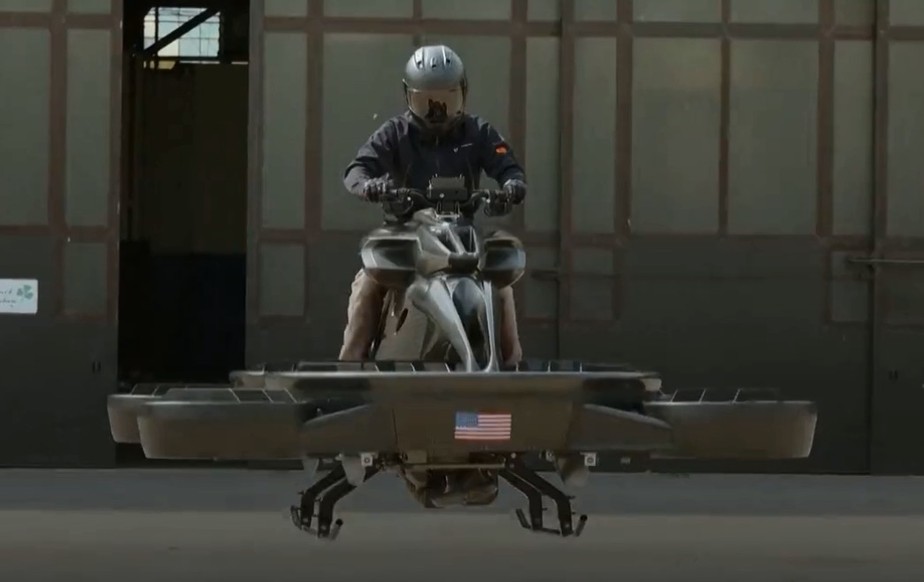 Moto voadora de US$ 777 mil é apresentada em feira de automóveis de ...