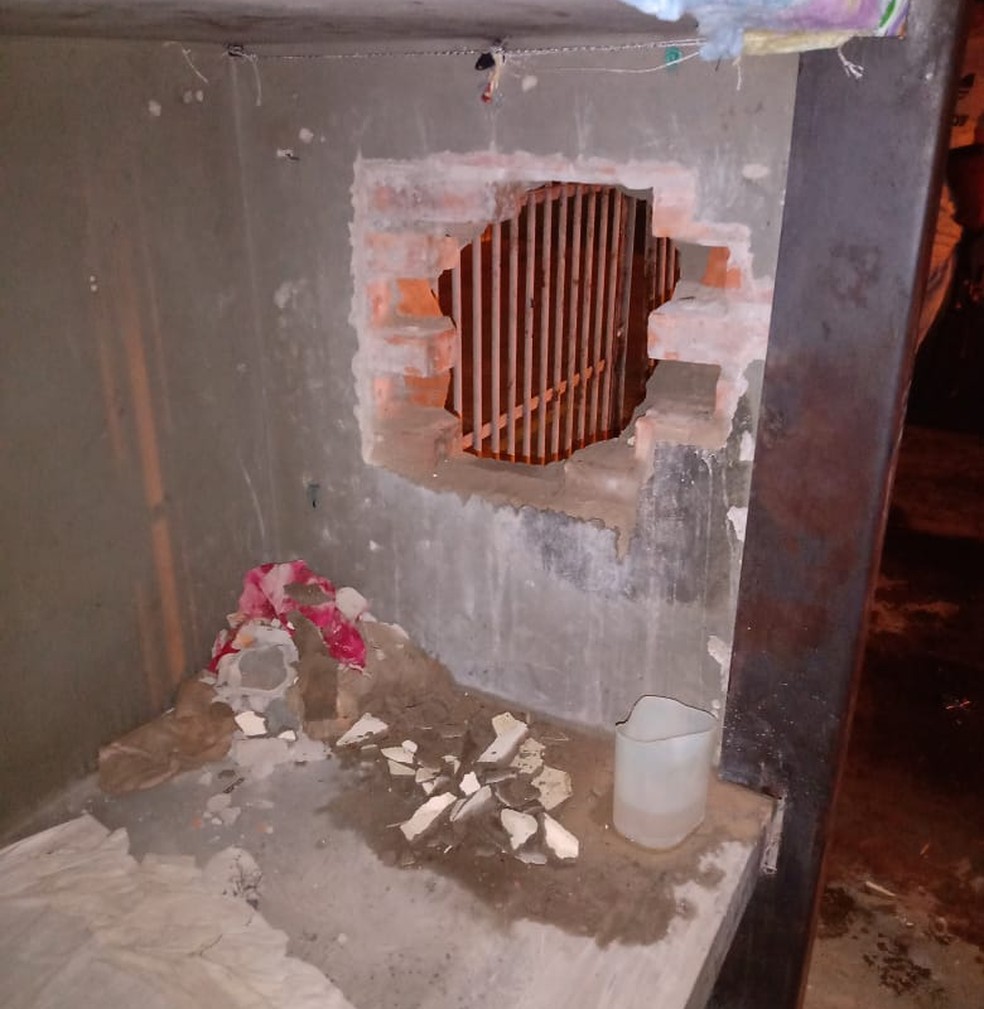 Detentos fazem buraco em cela para tentar fugir de presídio no interior ...