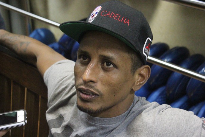 Johnny Eduardo busca nova fase no UFC Rio para acabar com "geladeira"