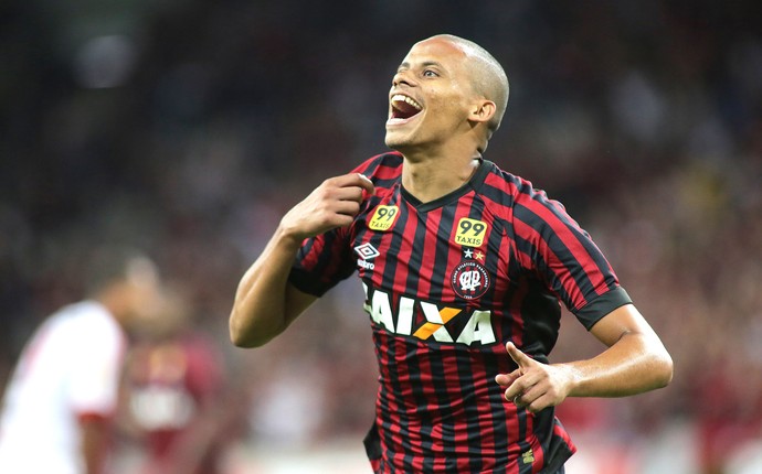 Cleberson supera críticas e lesão para terminar o ano em alta no ...
