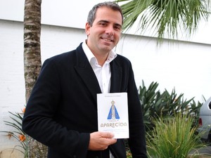 G1 - Jornalista Rodrigo Alvarez lança livro sobre Nossa Senhora ...