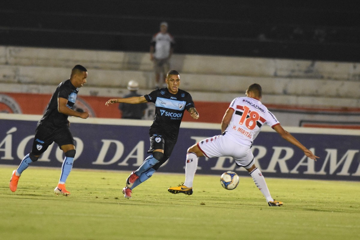 Com mudanças no ataque, Londrina finaliza pouco e perde para o Botafogo ...