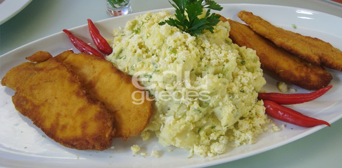 Frango à milanesa com salada de batata | Aves | Receitas
