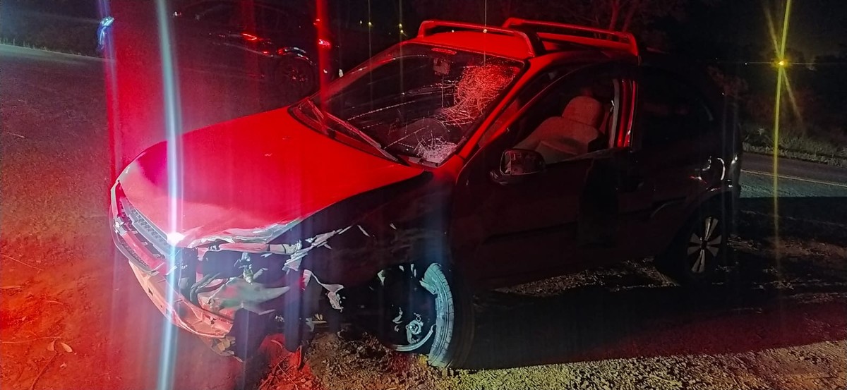 Acidente entre caminhonete, carro e moto deixa 1 ferido na PR-151, em ...