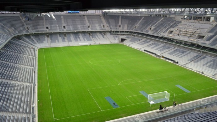 "La Bombaixada": arquibancada do caldeirão lembra estádio argentino ...
