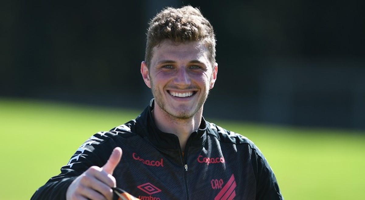 Bento entra na mira de times da Europa, e Athletico usa venda de ...