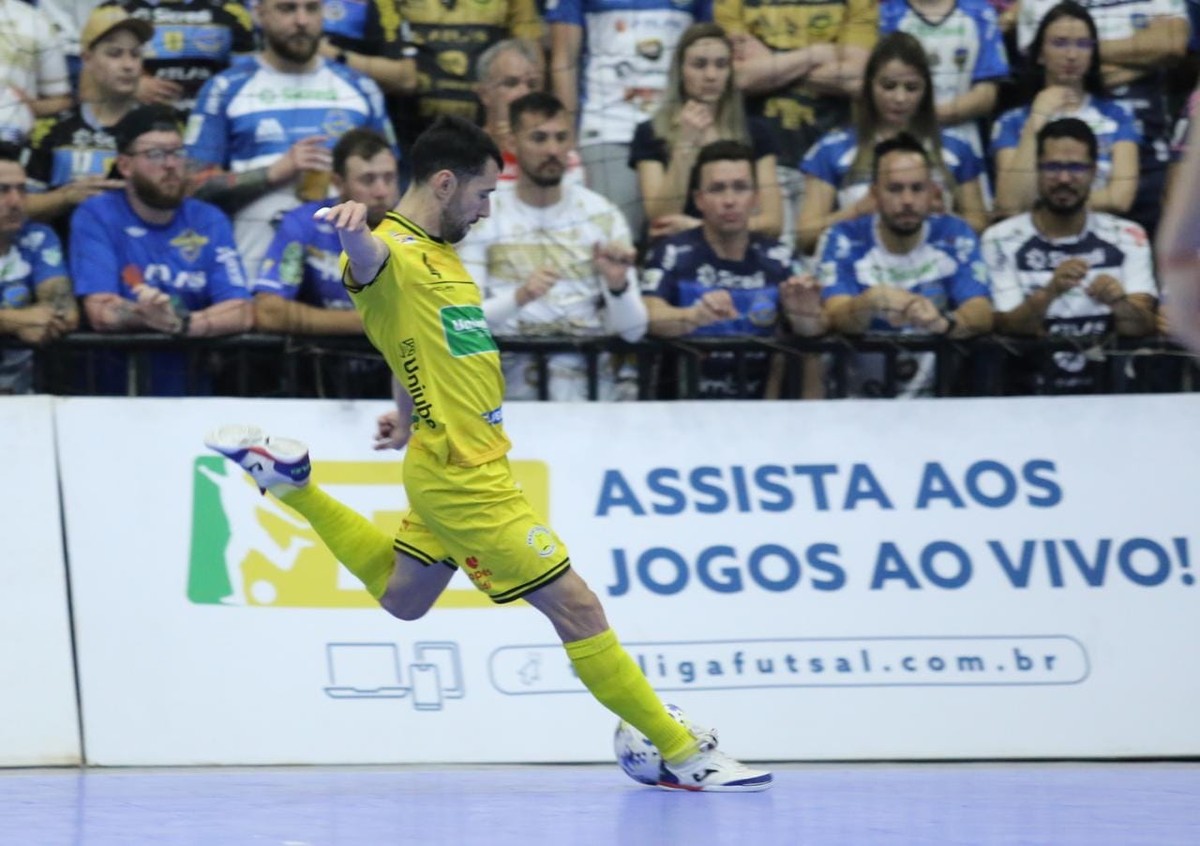 Neto cita jogo truncado e lamenta derrota do Praia para o Pato Futsal ...