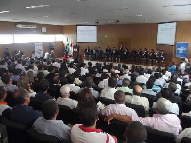 G1 - Ministro Pimentel pede mais investimento para cidades médias ...