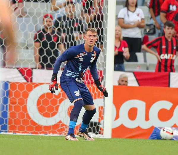 Escalação do Athletico: Bento e Fernandinho cumprem suspensão contra o ...