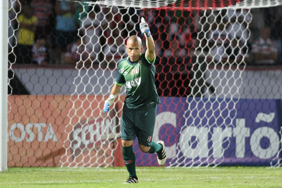 Top 5: Goleiro Julio Cesar completa 300 jogos na carreira e escolhe os ...