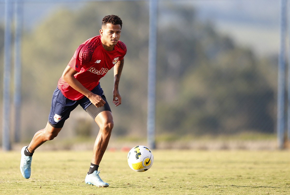 Bragantino deve emprestar zagueiro Cesar Haydar ao Junior Barranquila ...