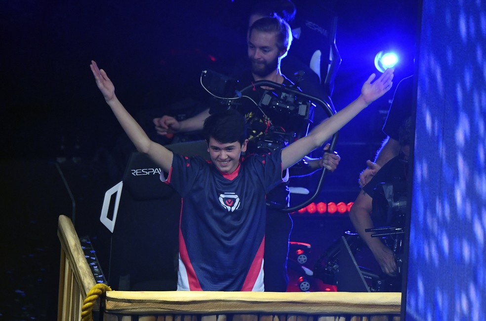 Aos 16, Bugha leva R$ 11,4 milhões por título mundial de Fortnite e ...