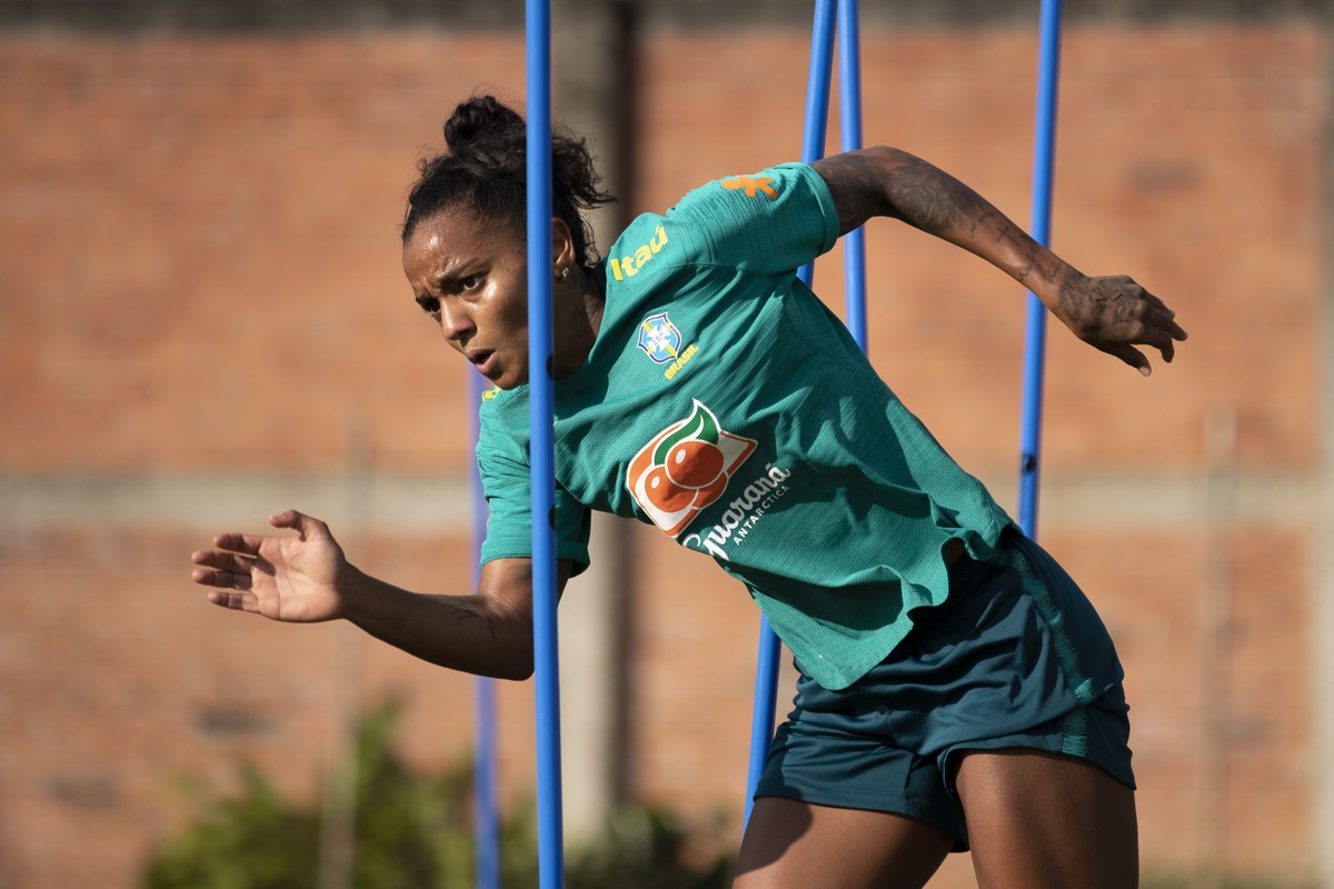 Pia começa a desenhar time da estreia e testa ataque com Bia Zaneratto ...