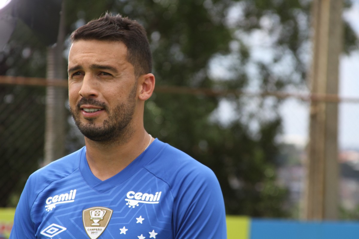 Edílson volta a pedir desculpas à torcida do Cruzeiro e revela ter ...