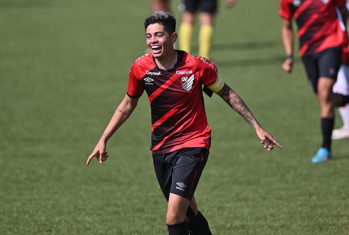 Kawan sofre nova lesão no joelho e só retorna ao Athletico em 2023 ...