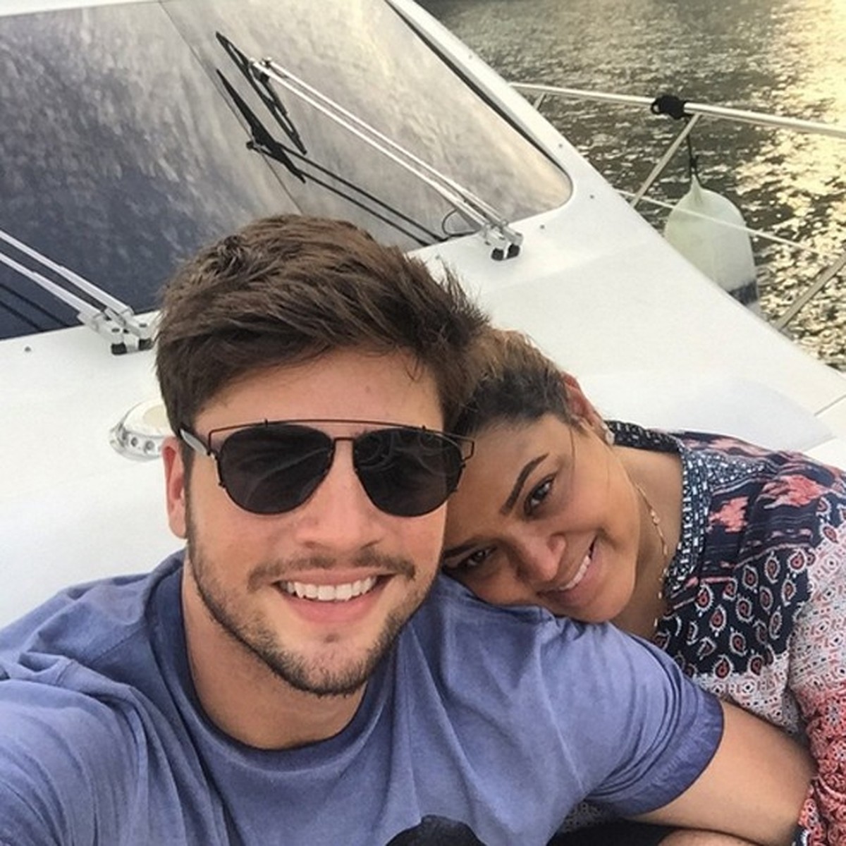 Preta Gil curte passeio de barco ao lado de Rodrigo Godoy ...