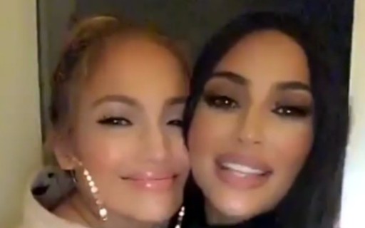 Jennifer Lopez vai à casa das Kardashians para noite de filme e Kim ...