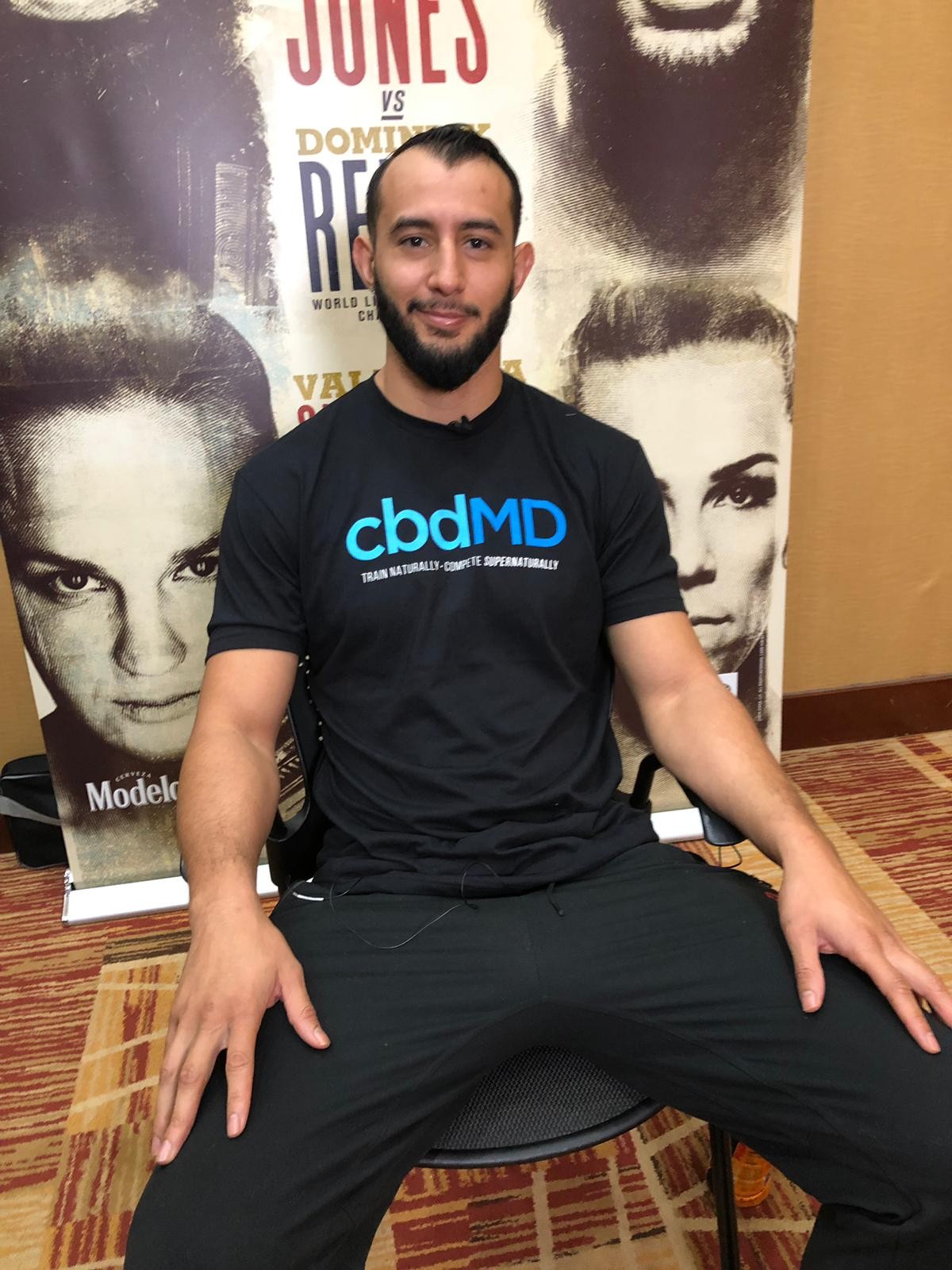 Reyes provoca: "Jon Jones se incomoda porque eu não respeito o passado ...