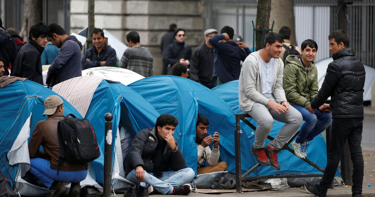 G1 - Mais imigrantes montam barracas em Paris após fechamento de 'Selva ...