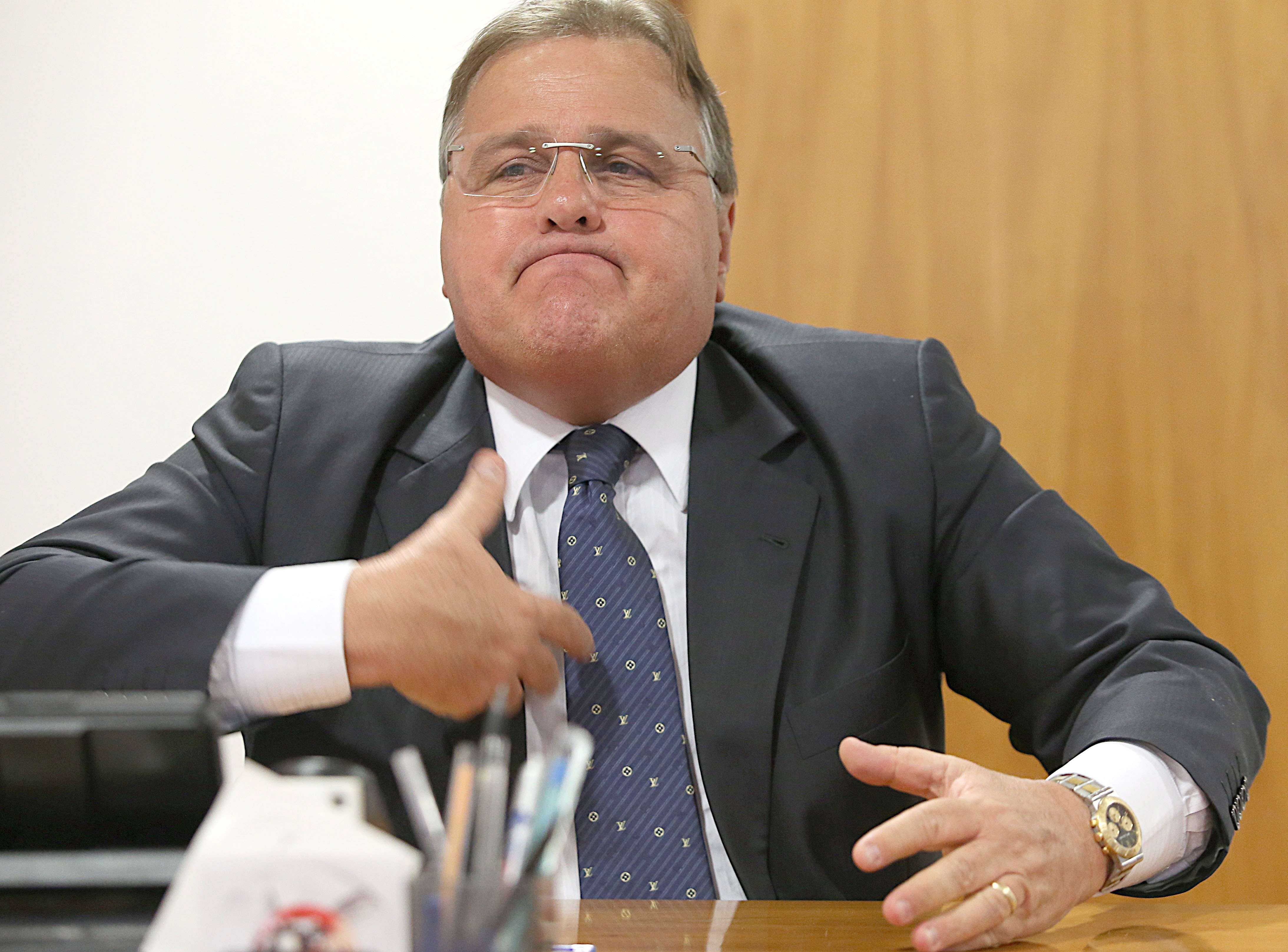 Público grita 'Fora, Geddel' em documentário sobre construção ilegal de ...