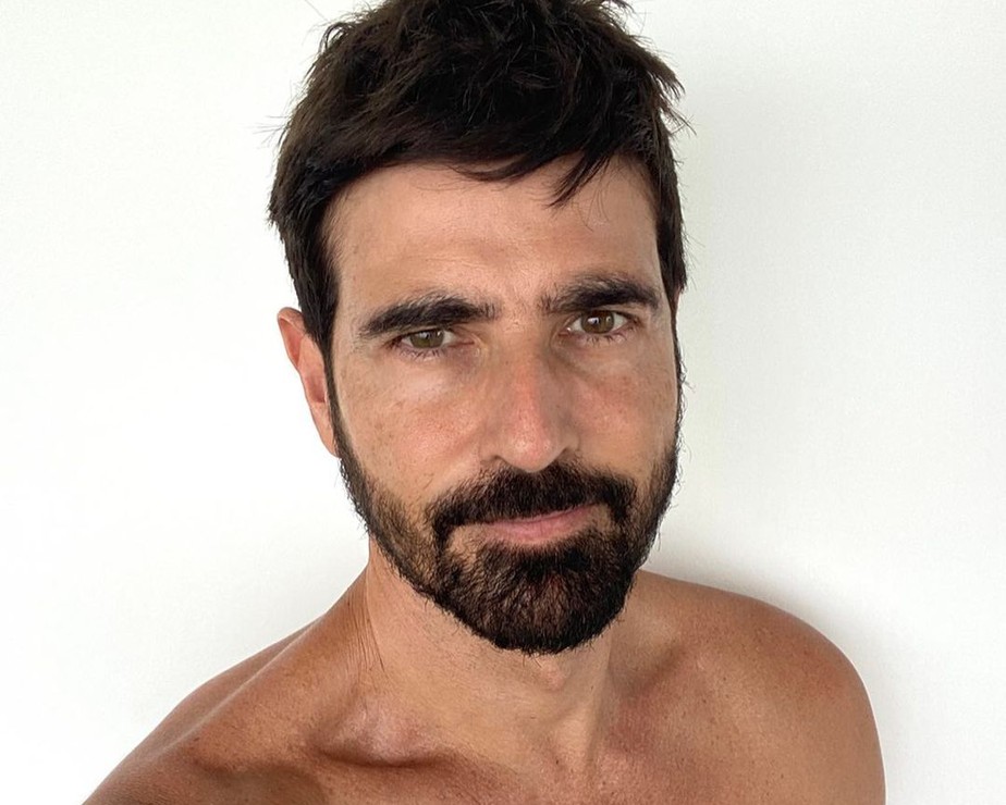 Reynaldo Gianecchini para a web com olhar 43 | Celebridades | Vogue