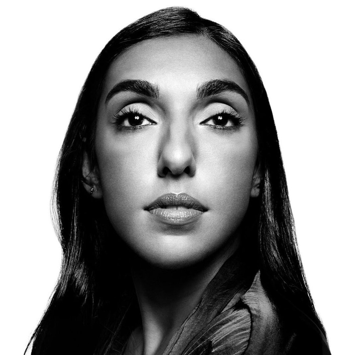 Rupi Kaur vem ao Brasil: 'Poesia é remédio para a alma e todos deveriam ...