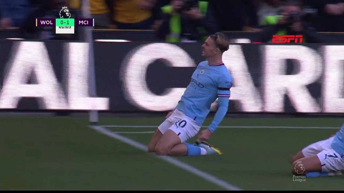 Guardiola alivia Collins por voadora em Grealish: 