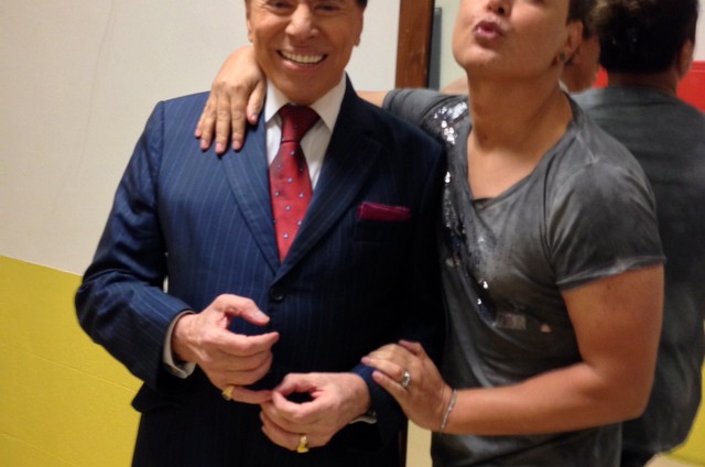 Depois de programa, David Brazil posa com Silvio Santos - Patrícia ...