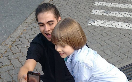 Sensação no Projac, Raffael Pietro faz selfie com Rafael Vitti - Quem ...