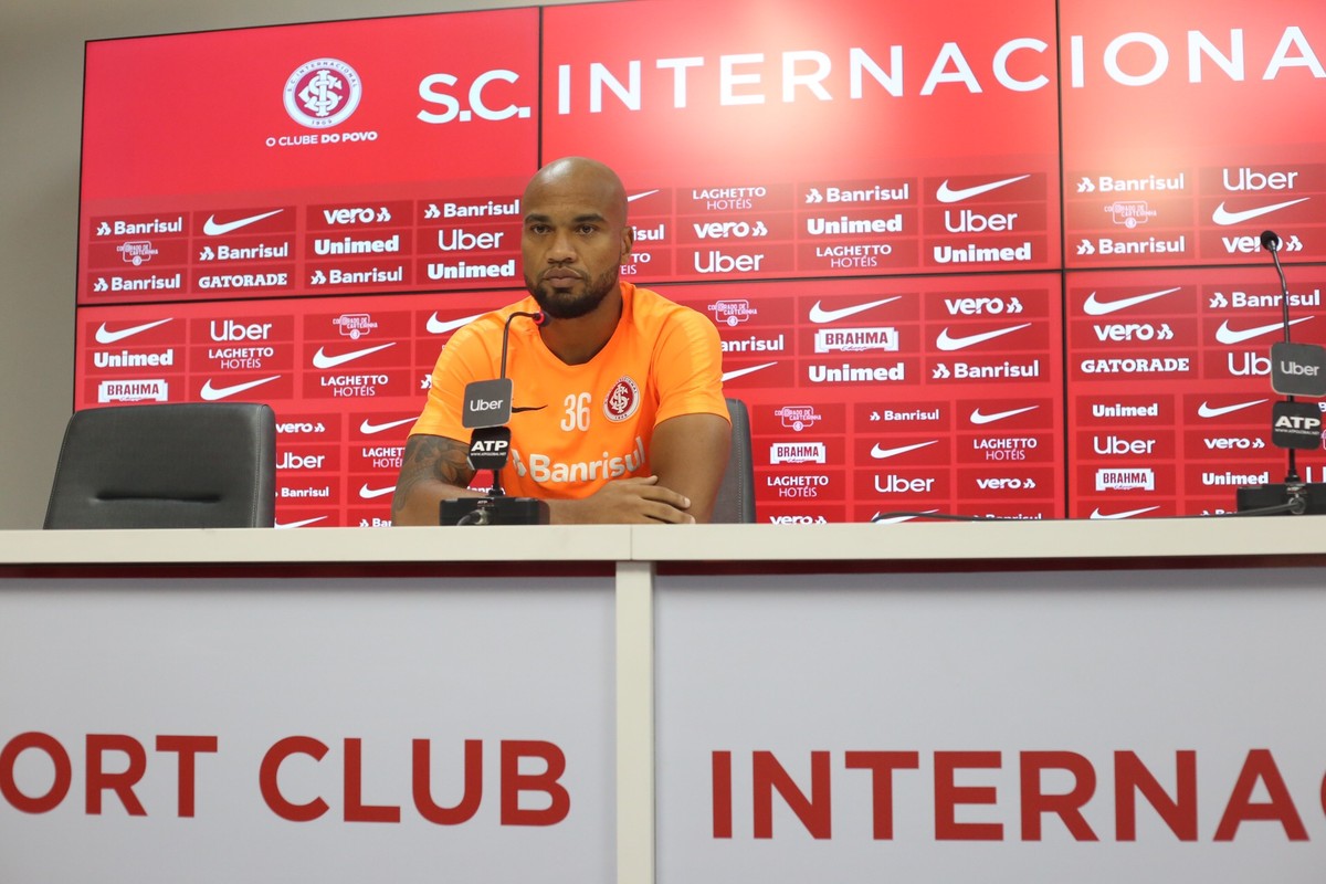 Mesmo pendurado, Rodrigo Moledo garante não aliviar contra time do ...