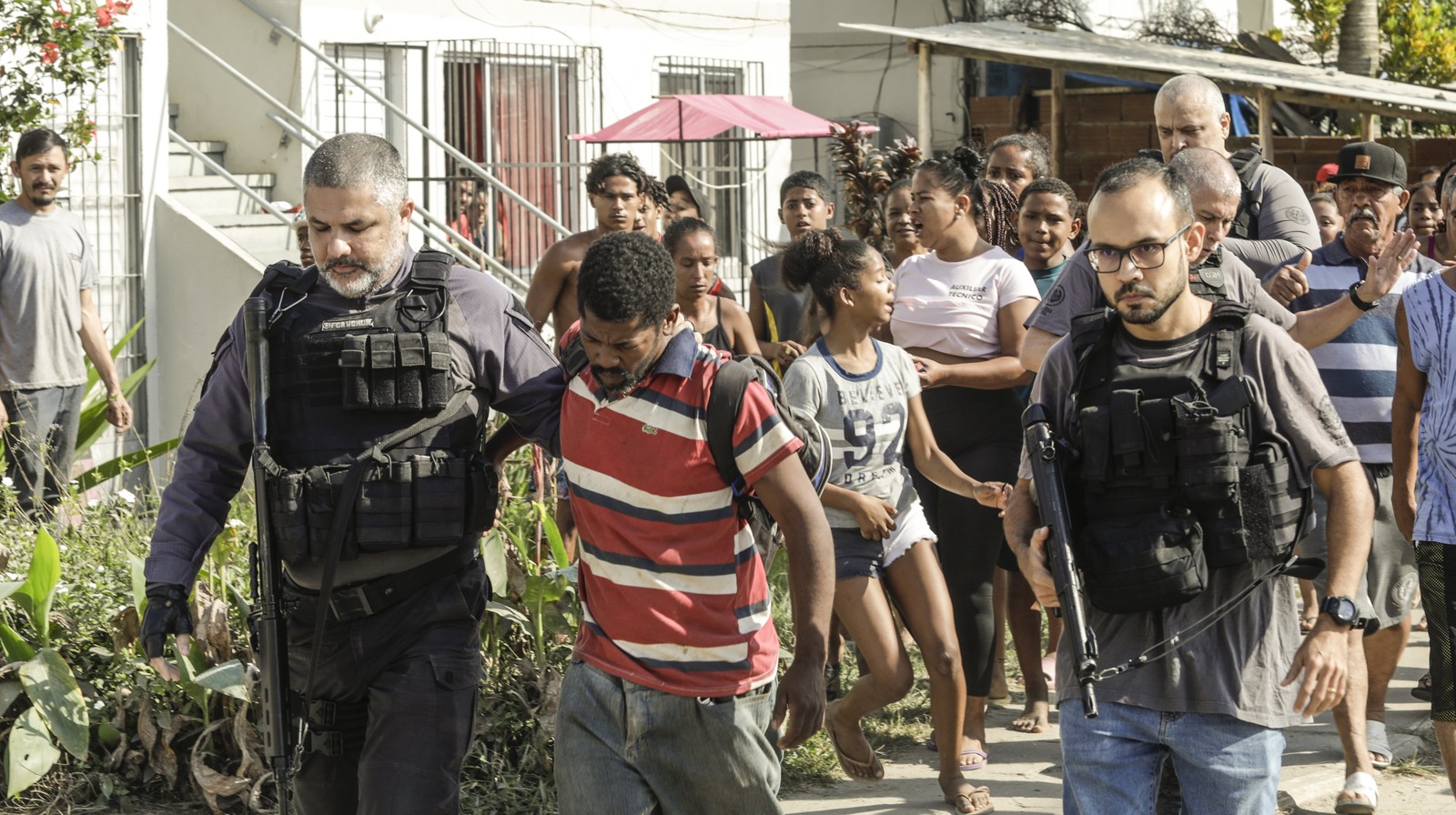 Menino morto em Maricá é autista e não correu durante tiros, diz ...