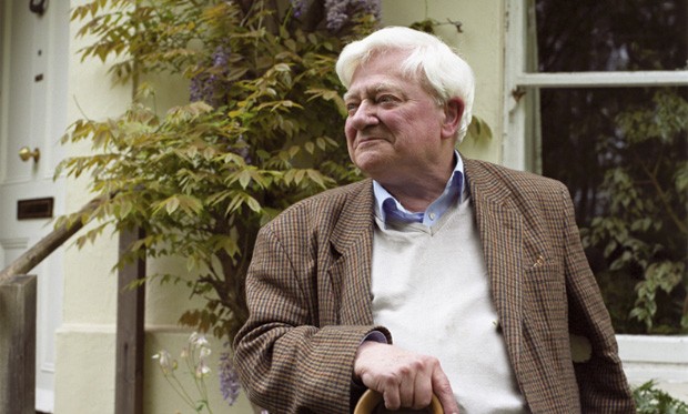 Morre aos 96 anos o escritor inglês Richard Addams - Quem | QUEM News