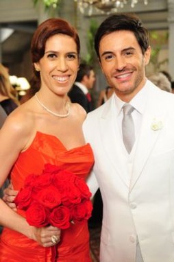 Veja primeira foto do casamento de Douglas e Bibi; ela usará vermelho ...