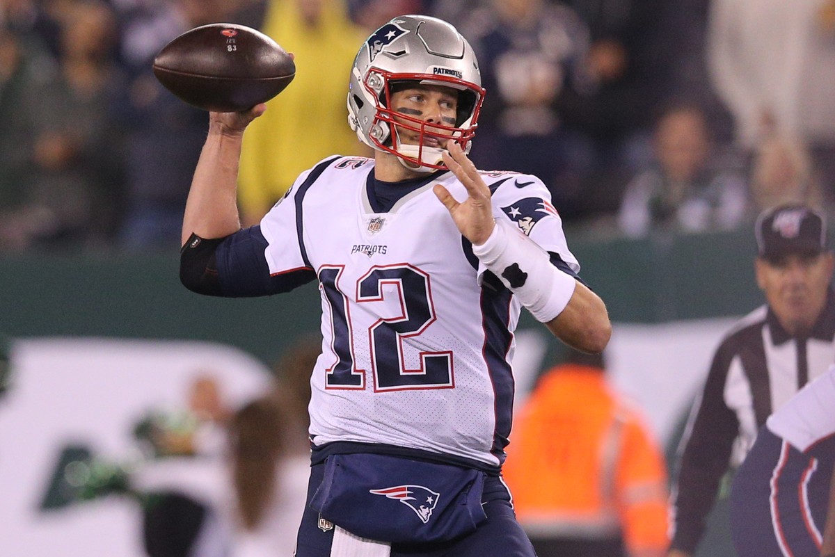 Chris Goodwin cede a 12 a Tom Brady, que mantém seu mesmo n° no Tampa ...