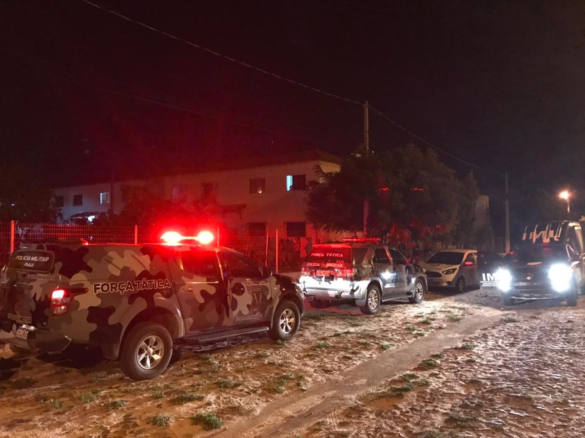 Mulher é Assassinada A Tiros Enquanto Amamentava A Filha Na Porta De